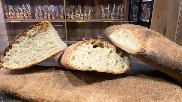 The bread of Genzano - interview with ancient wood oven Moretto ...